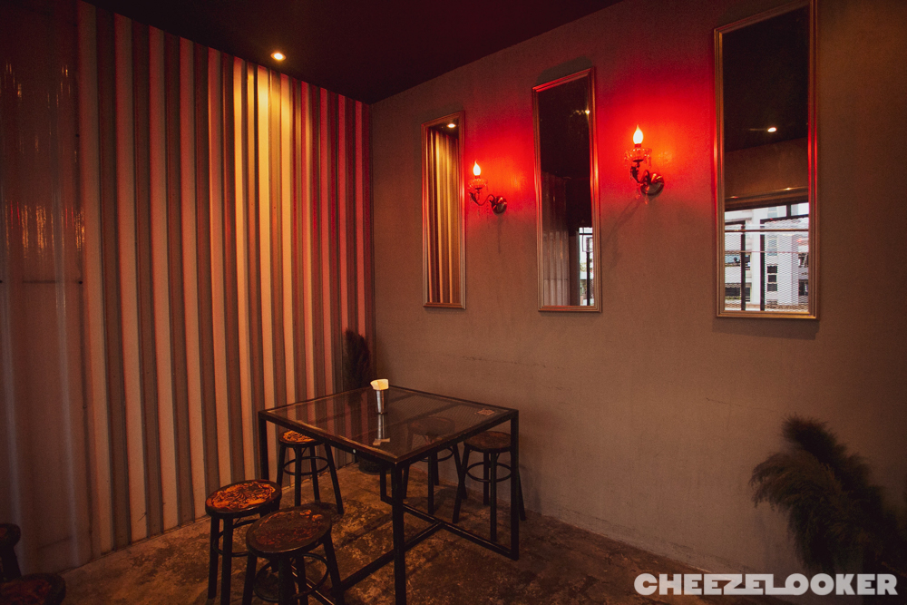 ชวนไปเช็คอิน "BLACKMOON" ROOFTOP BAR ย่านอารีย์ที่มีดวงจันทร์เป็นศูนย์กลาง!